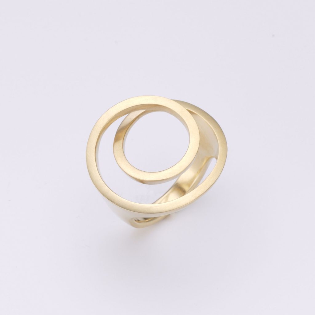 Angela Hübel Schmuck Ring Pirouette | Galerie Spandow Berlin